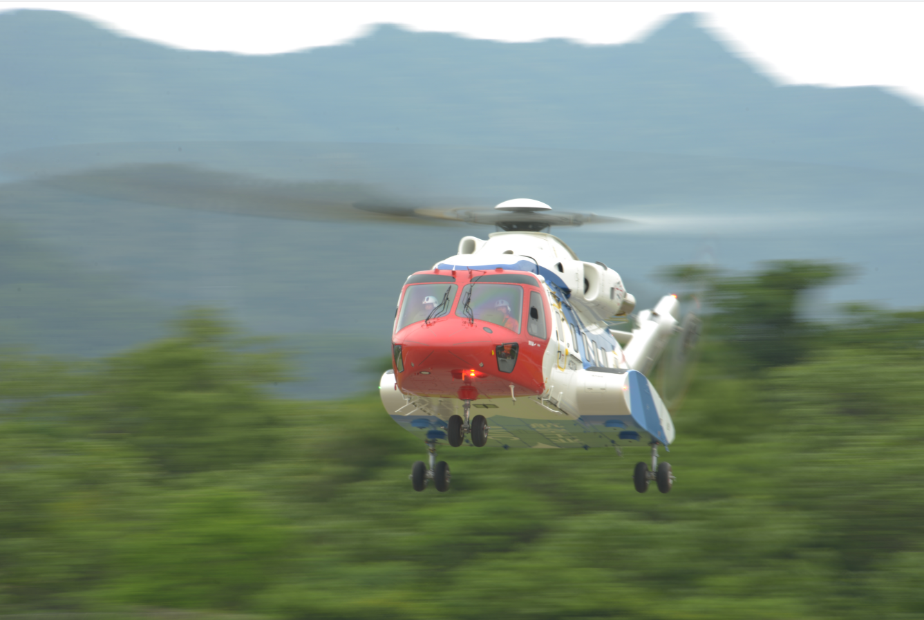 13吨级大型民用直升机AC313A成功首飞 - 封面新闻