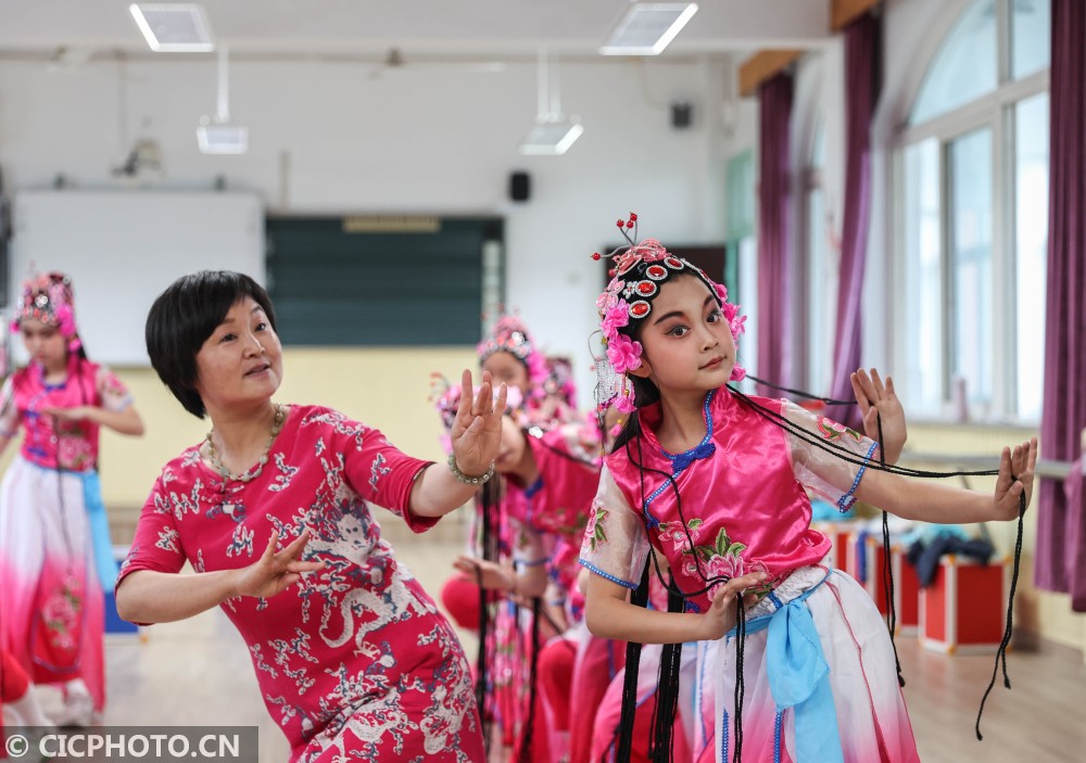 戏曲进校园 - 封面新闻