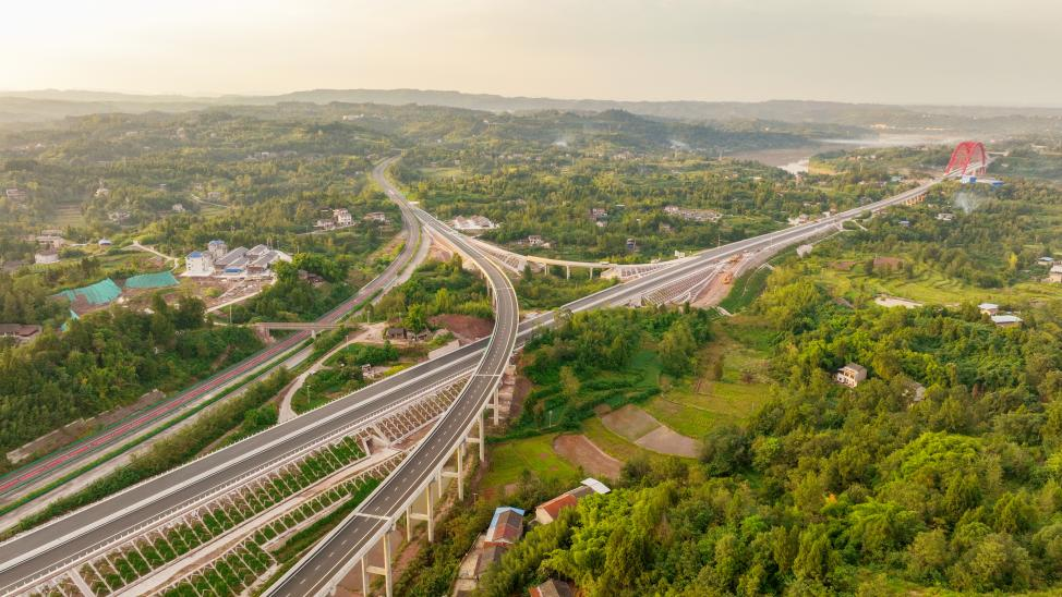 镇广高速今日再通100公里，广安⇌巴中缩短至1小时 - 封面新闻