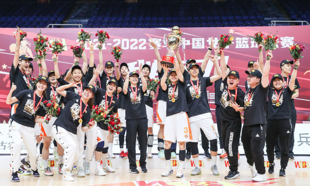 两强相争，内蒙古队展现冠军本色——2021-2022赛季WCBA联赛综述 - 封面新闻