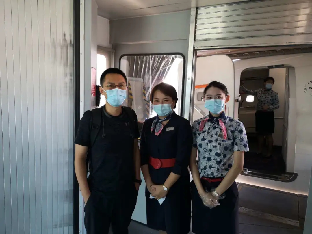 7分钟恢复意识！少年飞机上突发抽搐吐白沫 四川泸州医生紧急施救 封面新闻